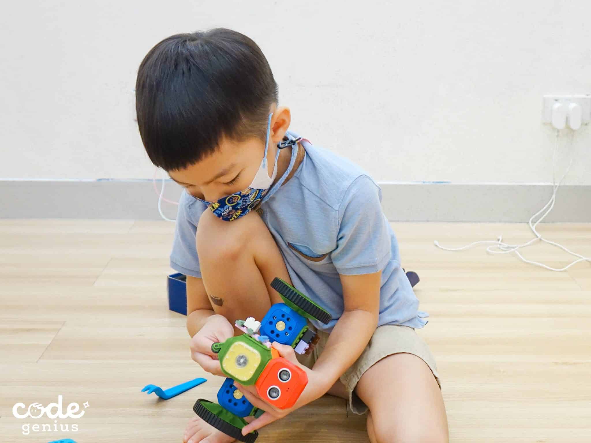 Innovator Camp คอร์สปิดเทอมสำหรับเด็กชอบ Code - Code Genius