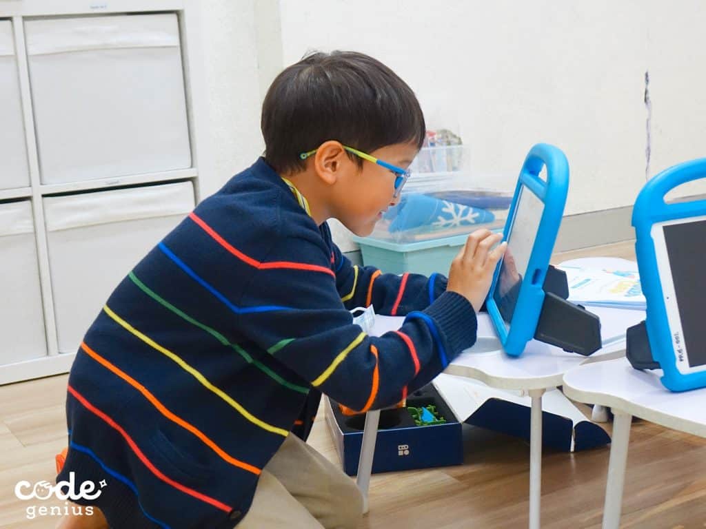 Innovator Camp คอร์สปิดเทอมสำหรับเด็กชอบ Code - Code Genius