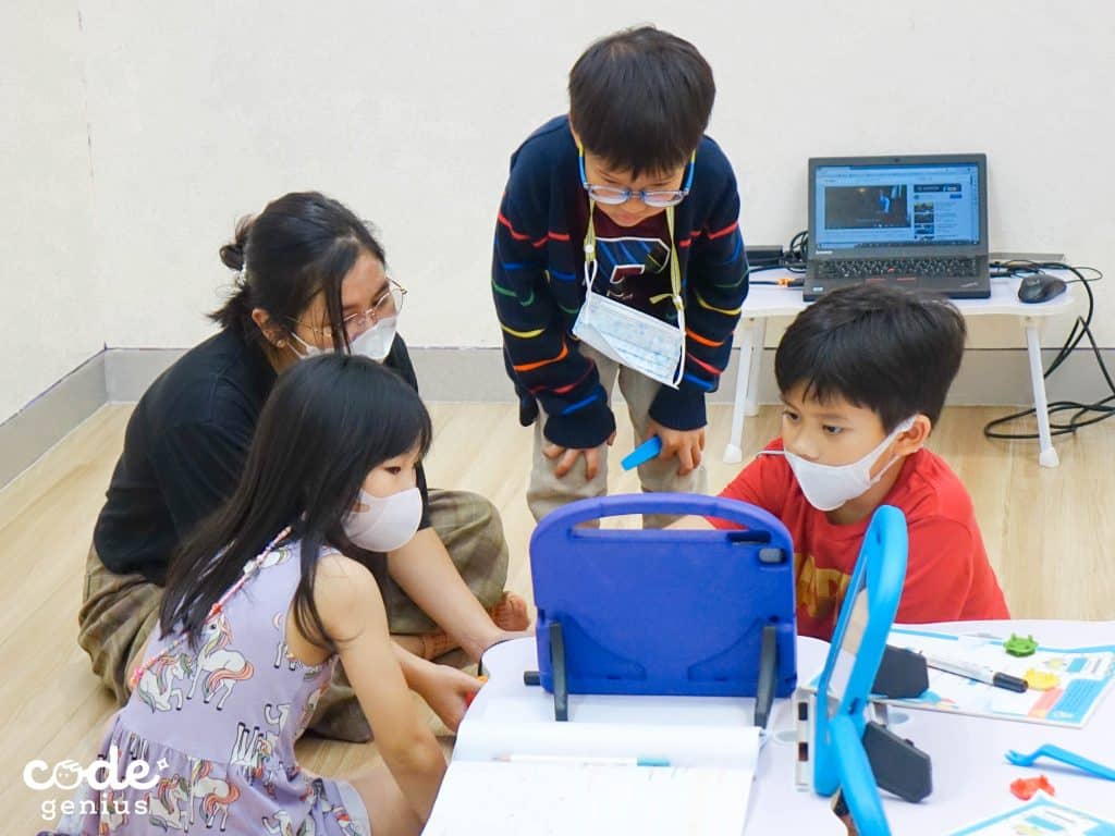 Innovator Camp คอร์สปิดเทอมสำหรับเด็กชอบ Code - Code Genius