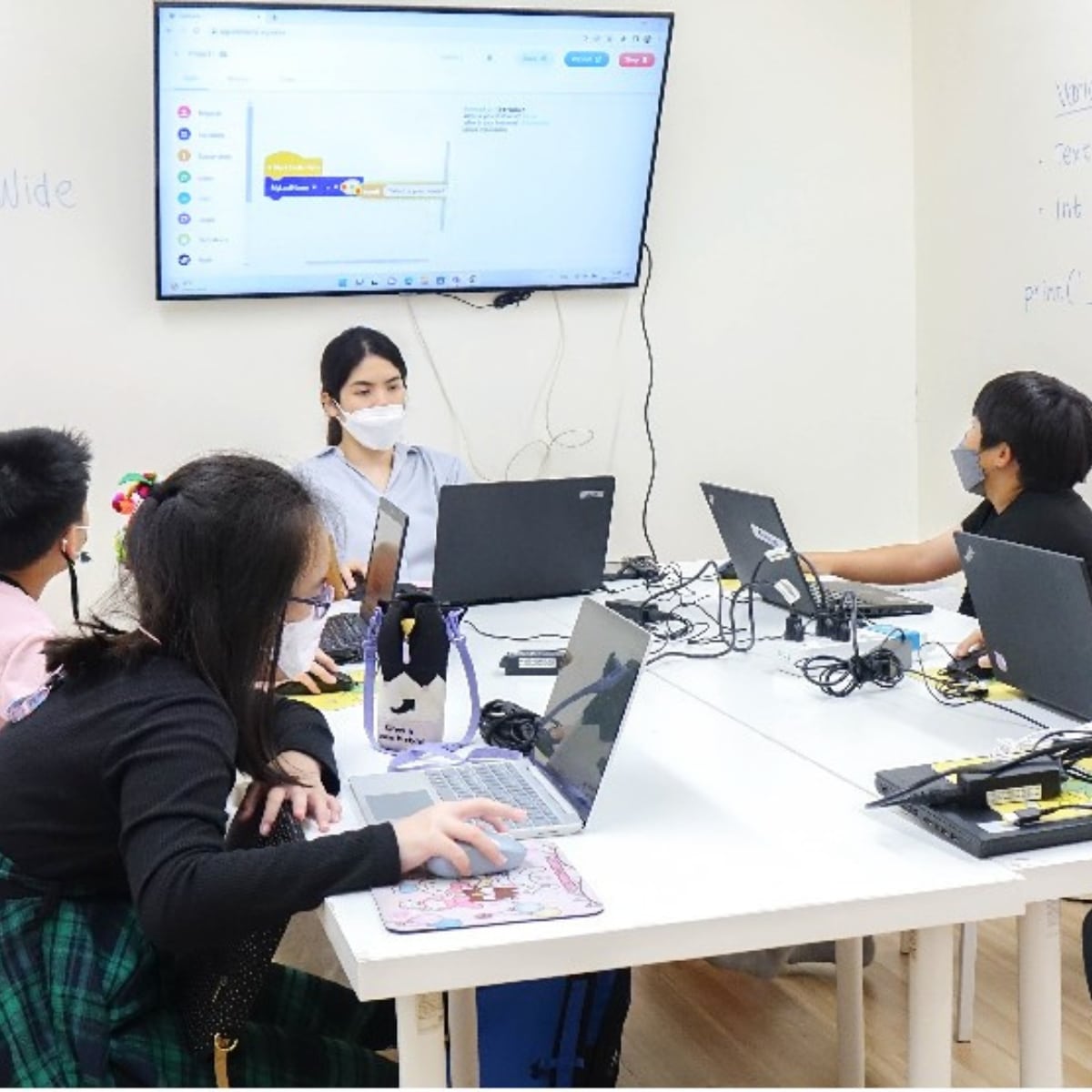 Innovator Camp คอร์สปิดเทอมสำหรับเด็กชอบ Code - Code Genius