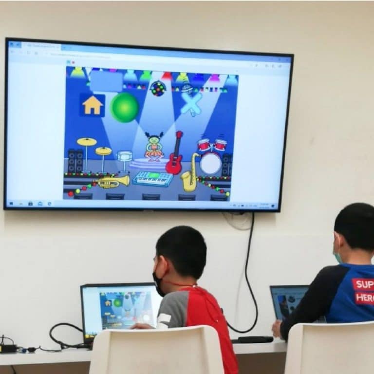 Innovator Camp คอร์สปิดเทอมสำหรับเด็กชอบ Code - Code Genius